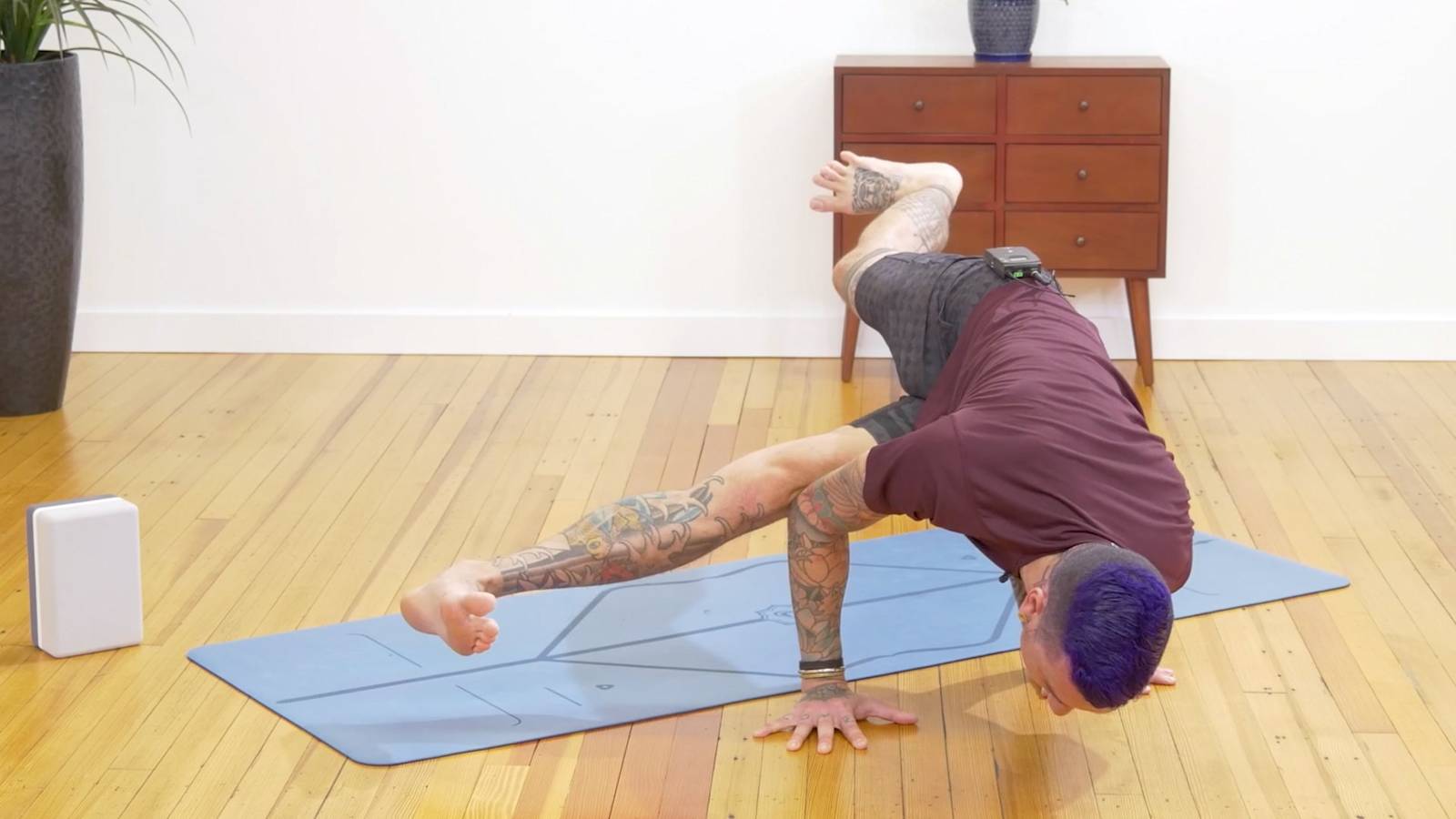 Eka Pada Koundinyasana I Flow