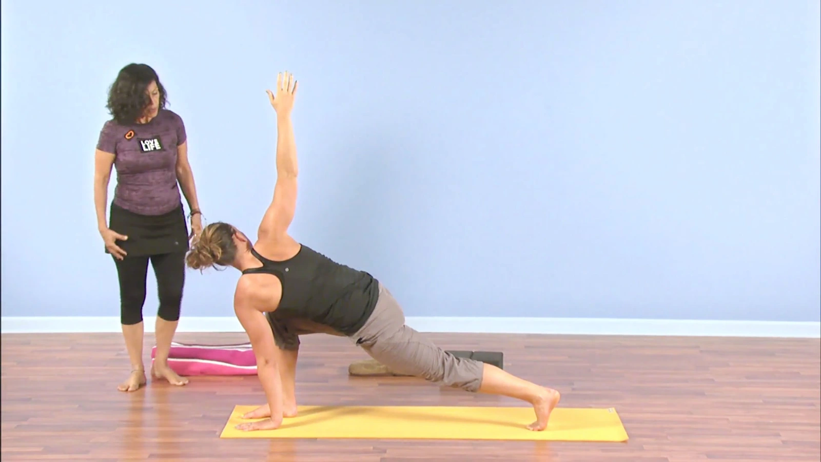 Culmina en Parsva Bakasana