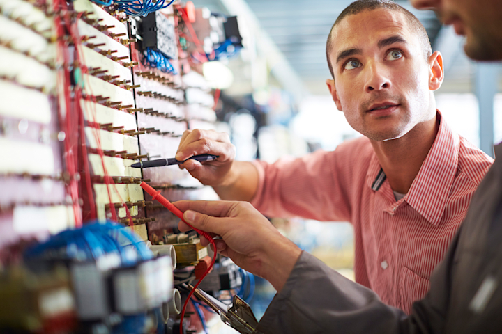 Is Engineering Technology a Good Degree? (With FAQs) | Indeed.com