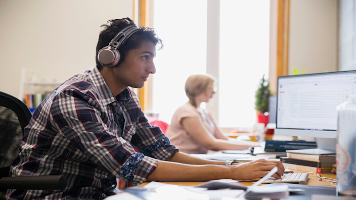 Transcriptionist vs captioner: what's the difference? | Indeed.com UK