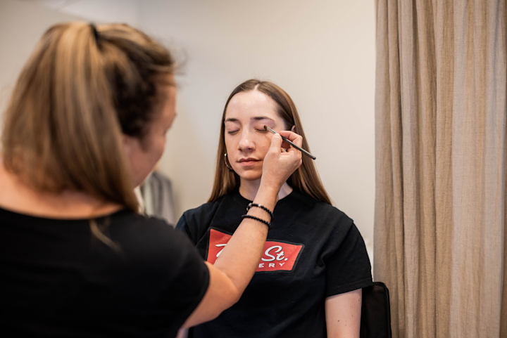 Objective For A Makeup Artist Resume (With Tips And Examples) | Indeed ...