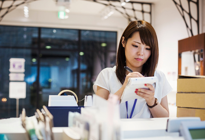 What is a clerical officer? (With skills, duties and training) | Indeed ...