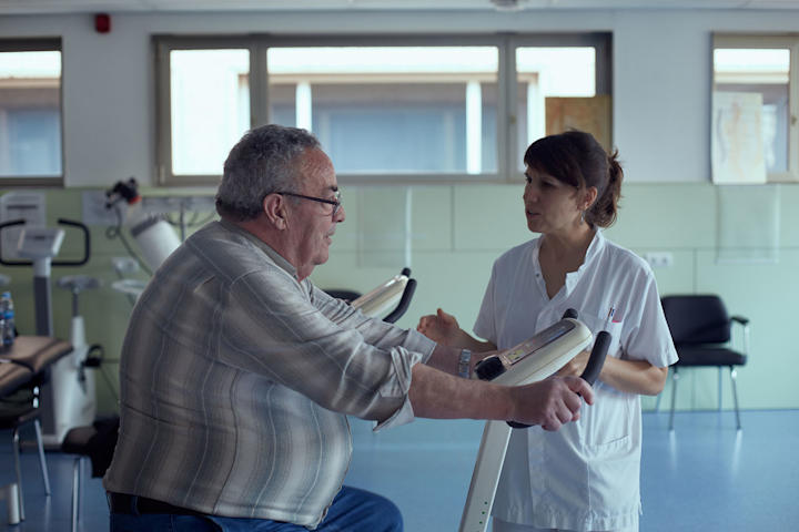 Personal Support Worker Resume: How to Write One (With Example ...