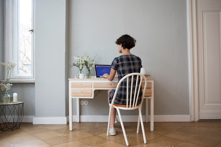 How to Become an Editor (Beginner's Guide) | Indeed.com Australia