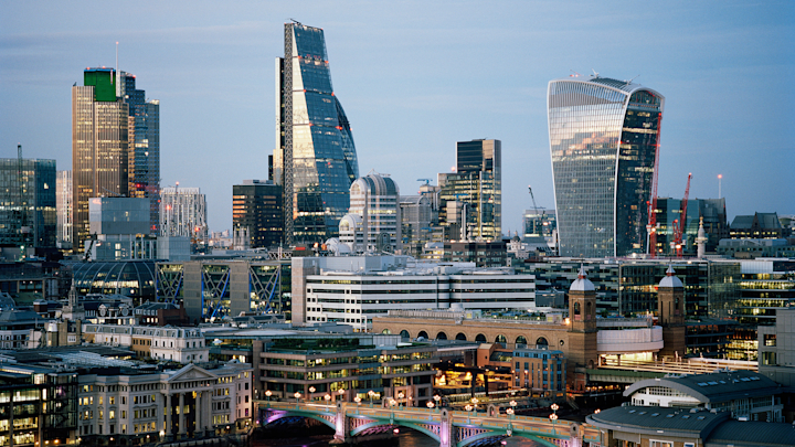 FAQs: Typical investment banker hours, skills and working week | Indeed ...