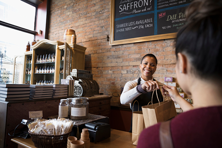 10 Tips on How to Provide Good Customer Service | Indeed.com Canada