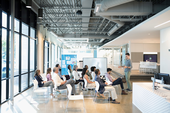 The importance of training employees (With training types) | Indeed.com UK