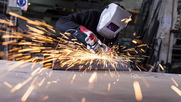 What Is a Foundry Worker? (With a List of Steps to Become One) | Indeed ...