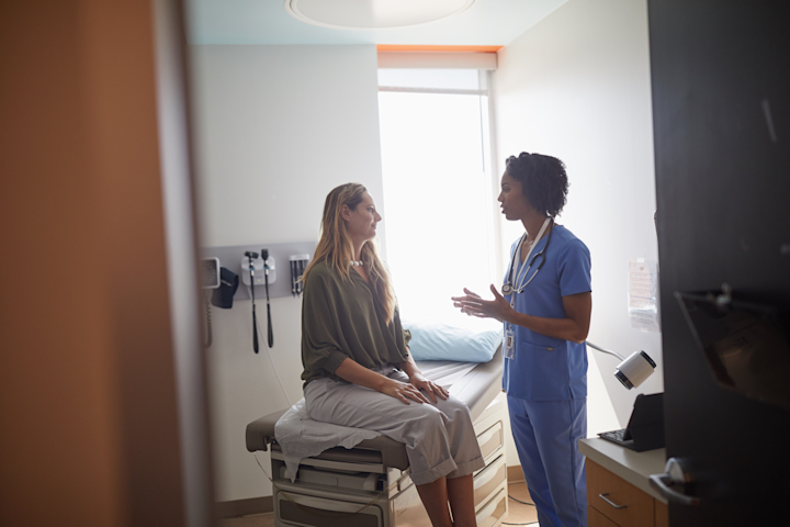 Midwife vs. Ob-Gyn: How Do These Roles Differ? | Indeed.com Canada