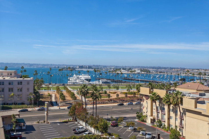 Apartments for Rent in Long Beach, CA - Camden Harbor View