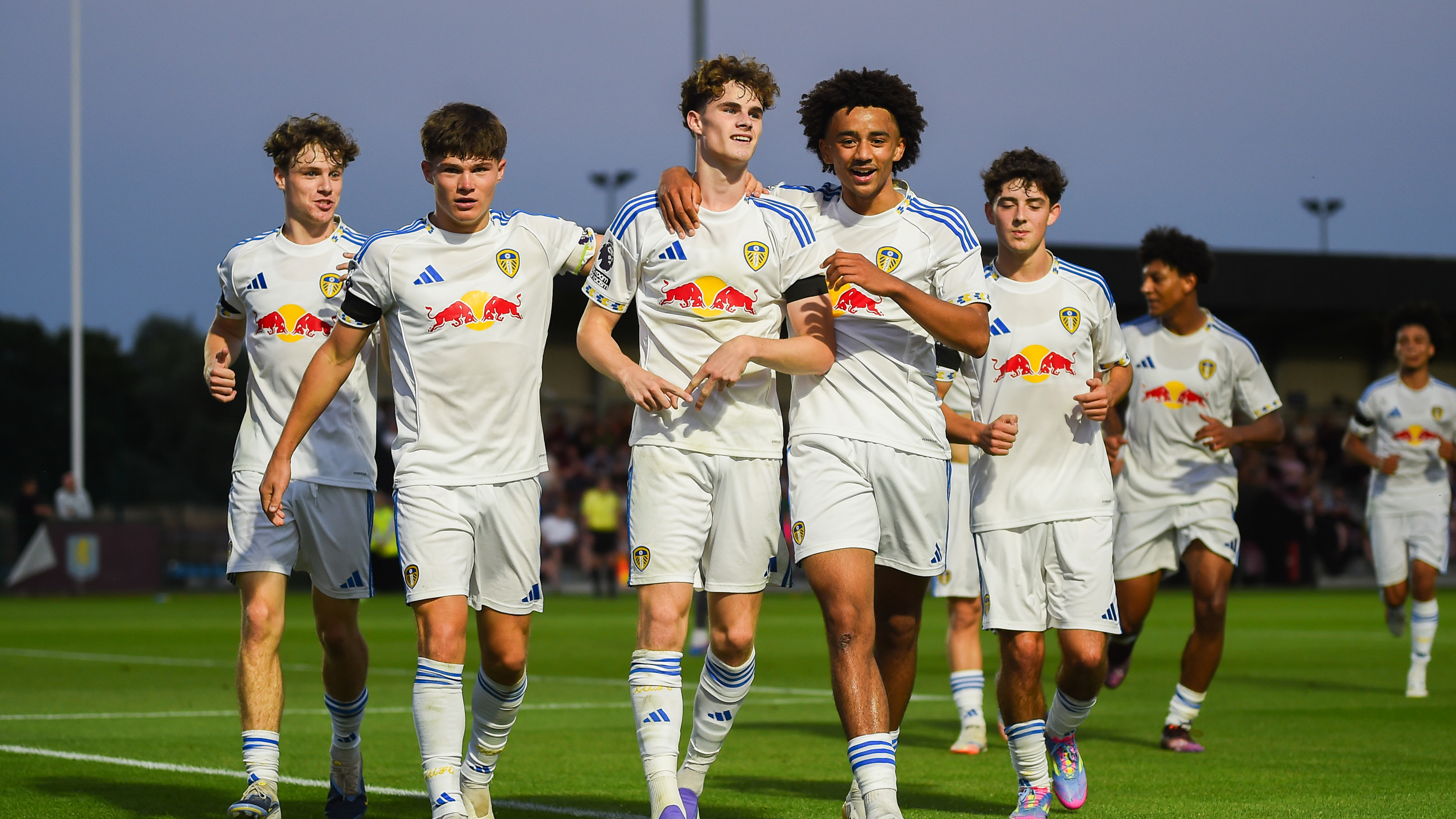 Academy: 2025 Scholars sign up - Leeds United