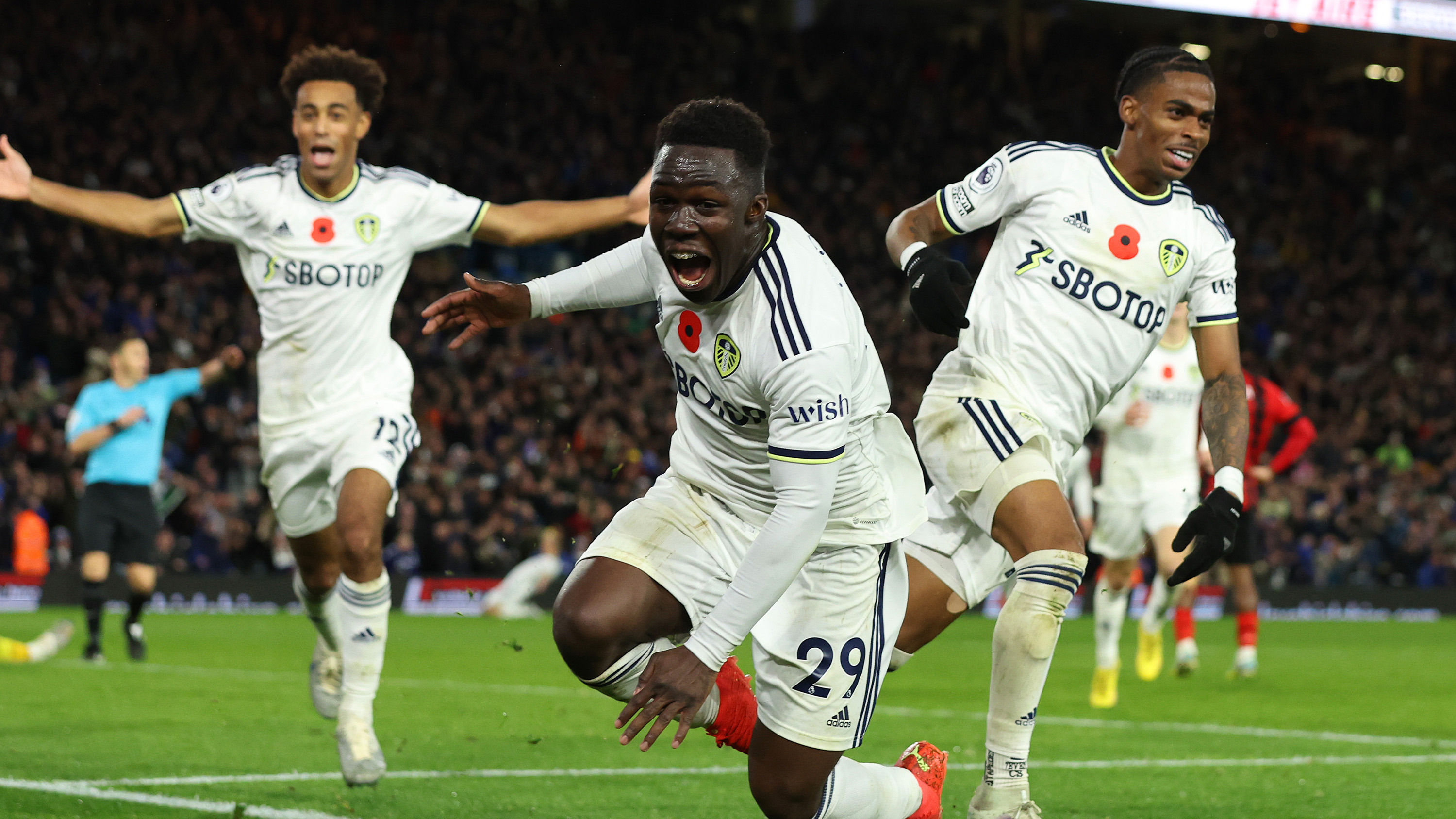 Watch Daniel Farke's pre-Fulham Press Conference - Leeds United