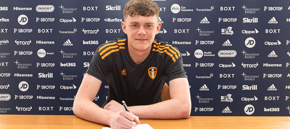Will Brook signs professional deal - Leeds United
