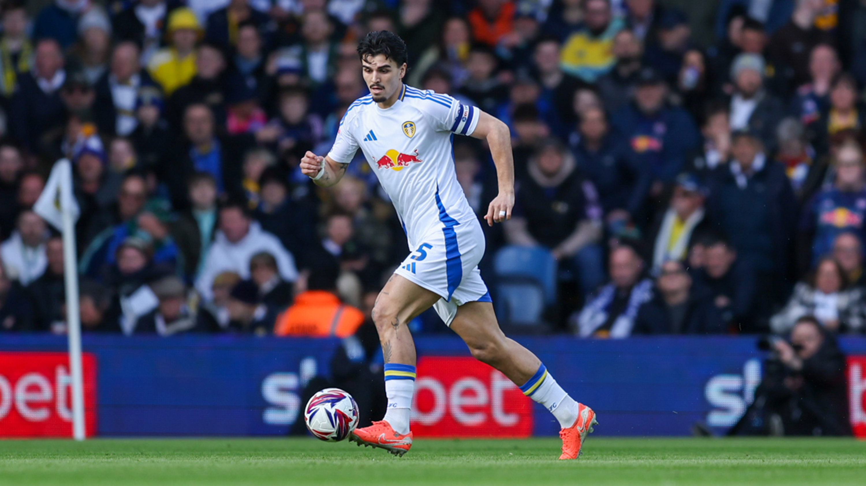 Watch: Pascal Struijk on point against WBA - Leeds United