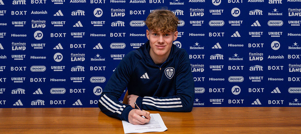 Sam Chambers signs professional contract - Leeds United
