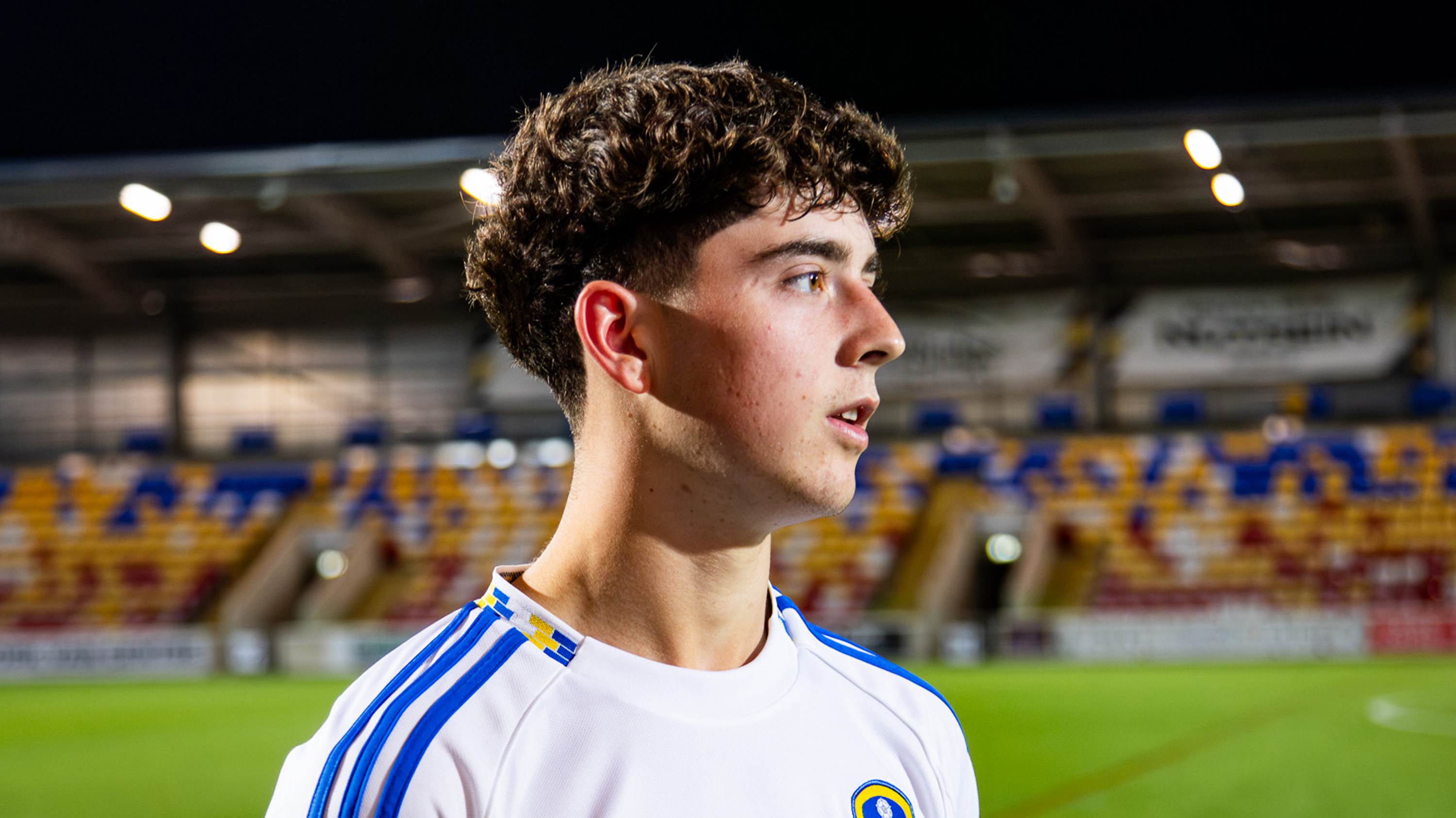 Harvey Vincent signs professional contract with the Whites - Leeds United