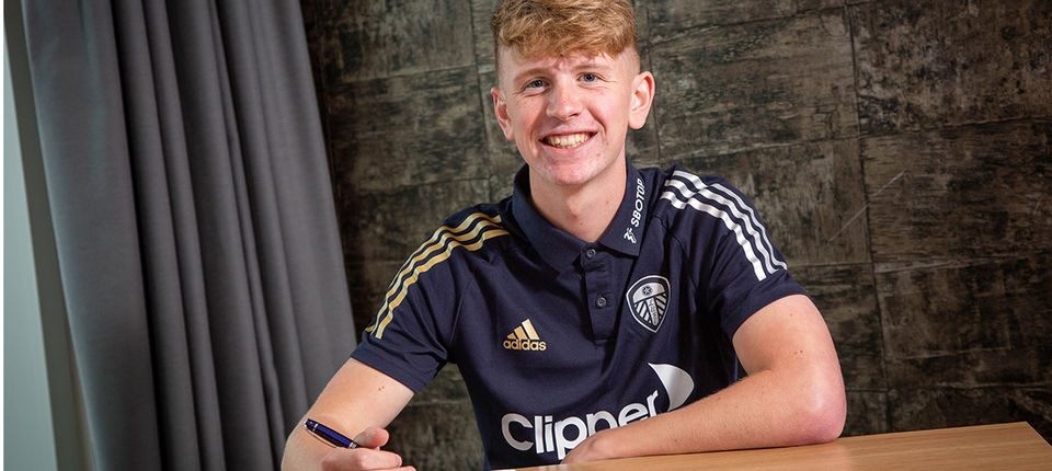 Stuart McKinstry agrees new contract - Leeds United