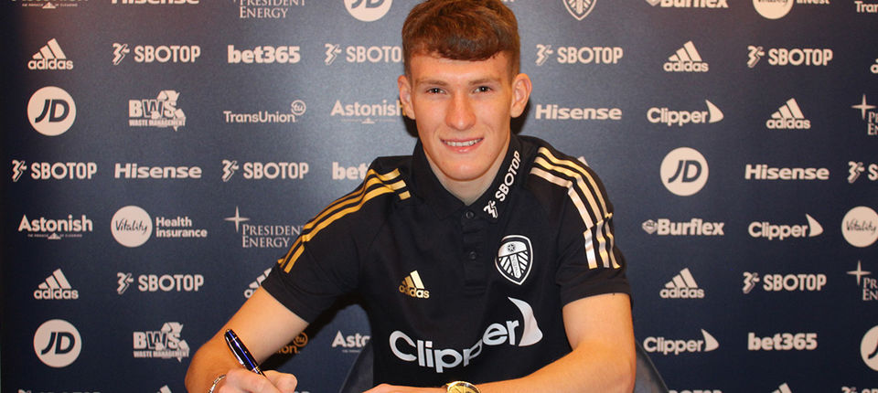 Charlie Allen signs professional terms - Leeds United