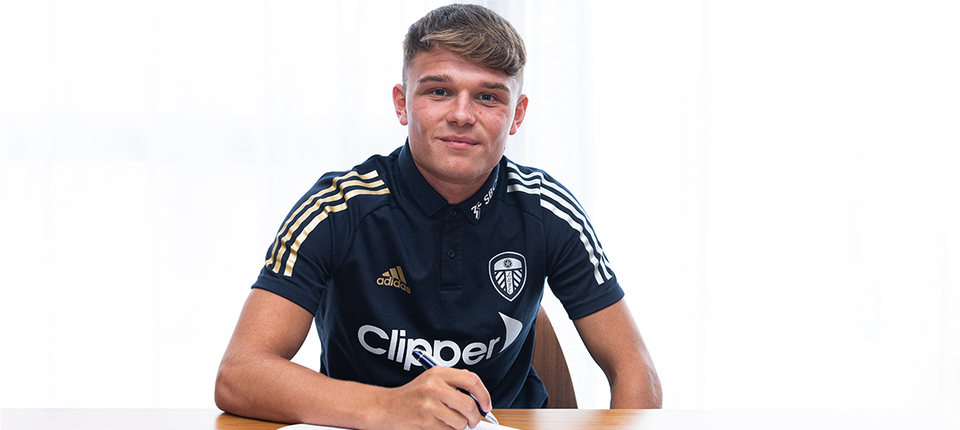 Jamie Shackleton extends Leeds United contract - Leeds United