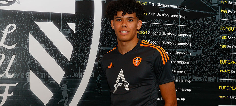 Jeremiah Mullen signs new contract - Leeds United