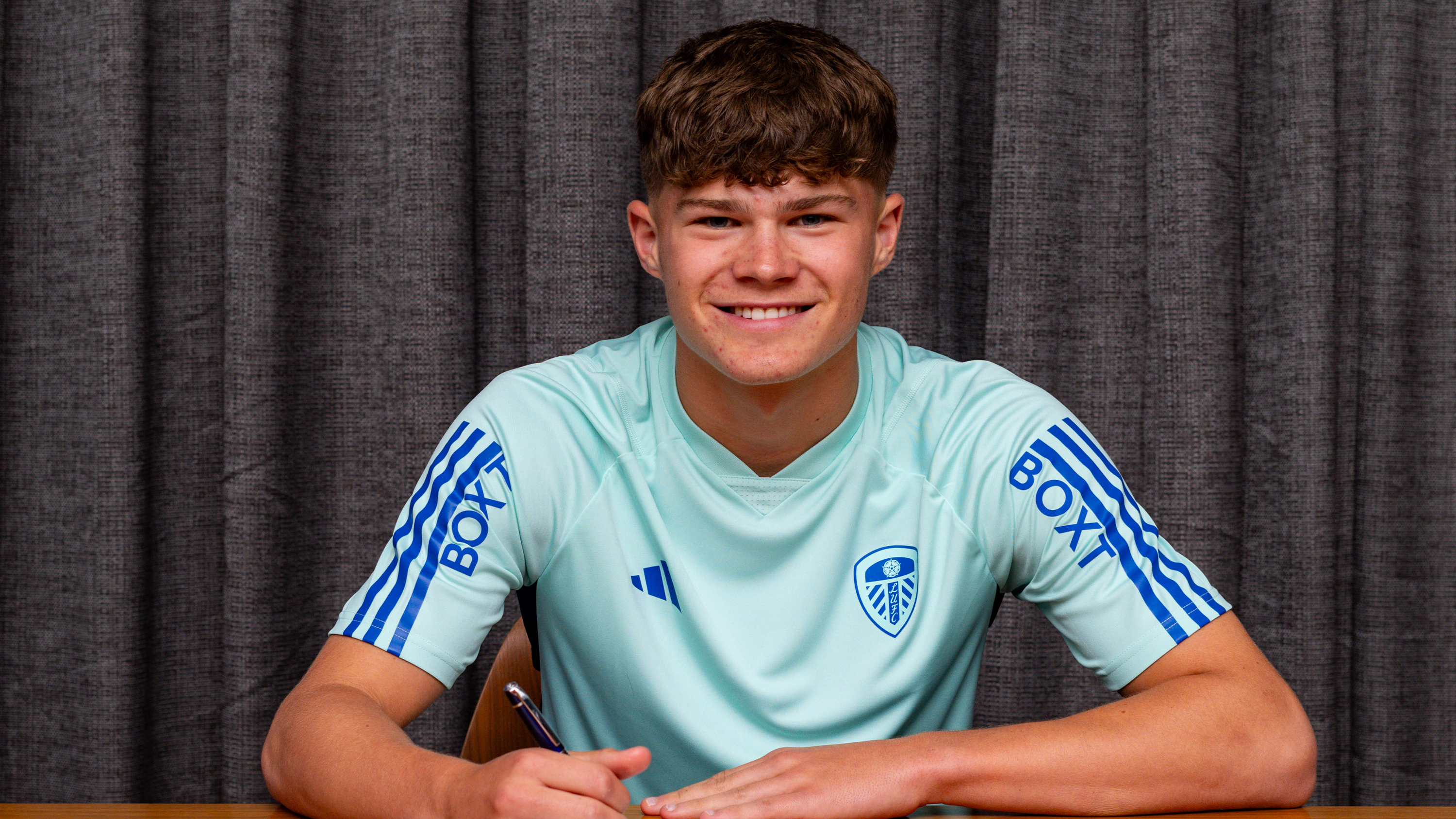 Luca Thomas signs new contract - Leeds United