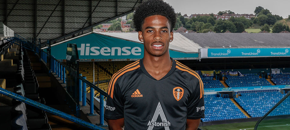 Crysencio Summerville pens new Leeds United contract - Leeds United