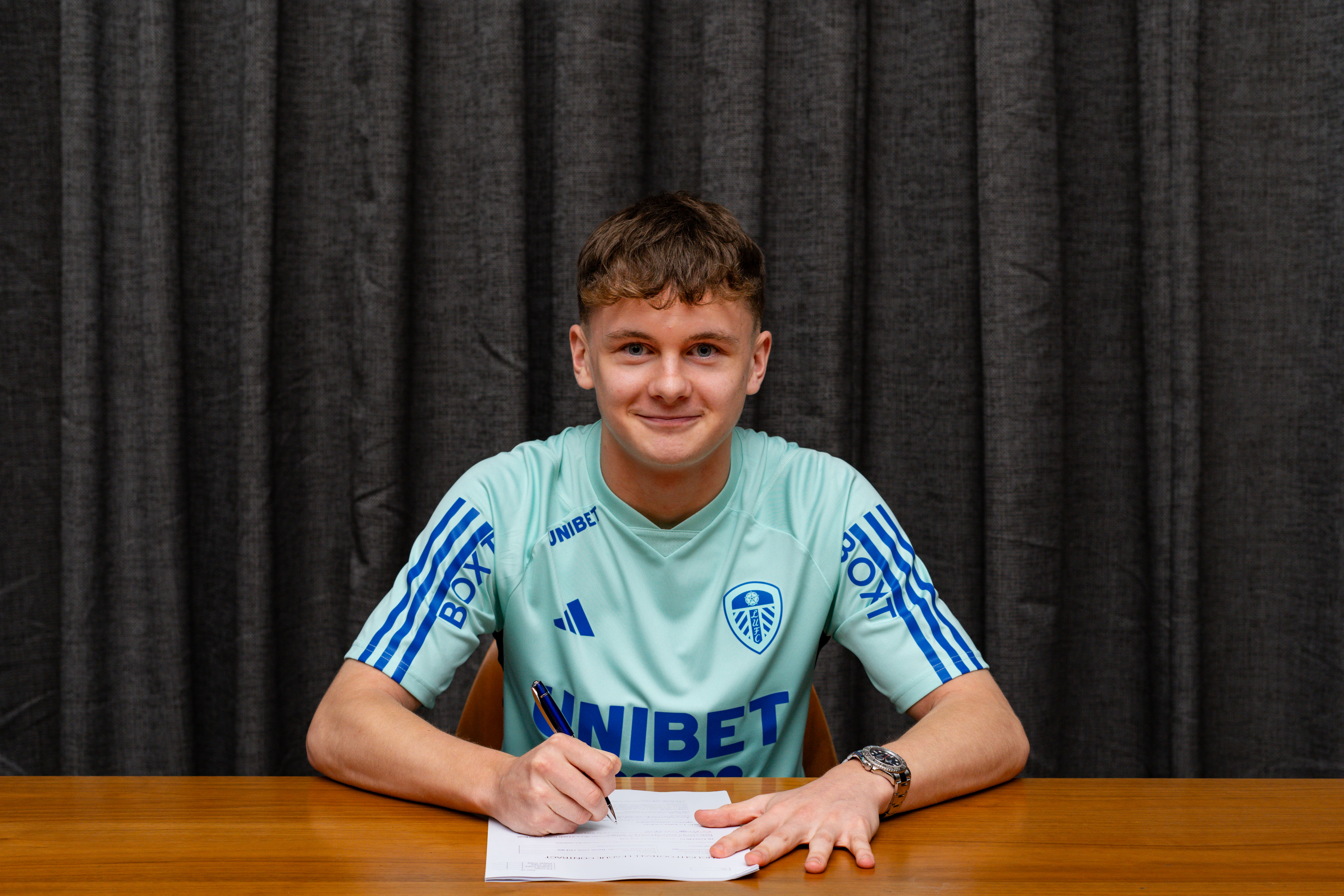 Joe Richards signs professional contract - Leeds United