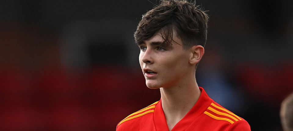 Charlie Crew Receives First Senior Wales Call-Up - Leeds United