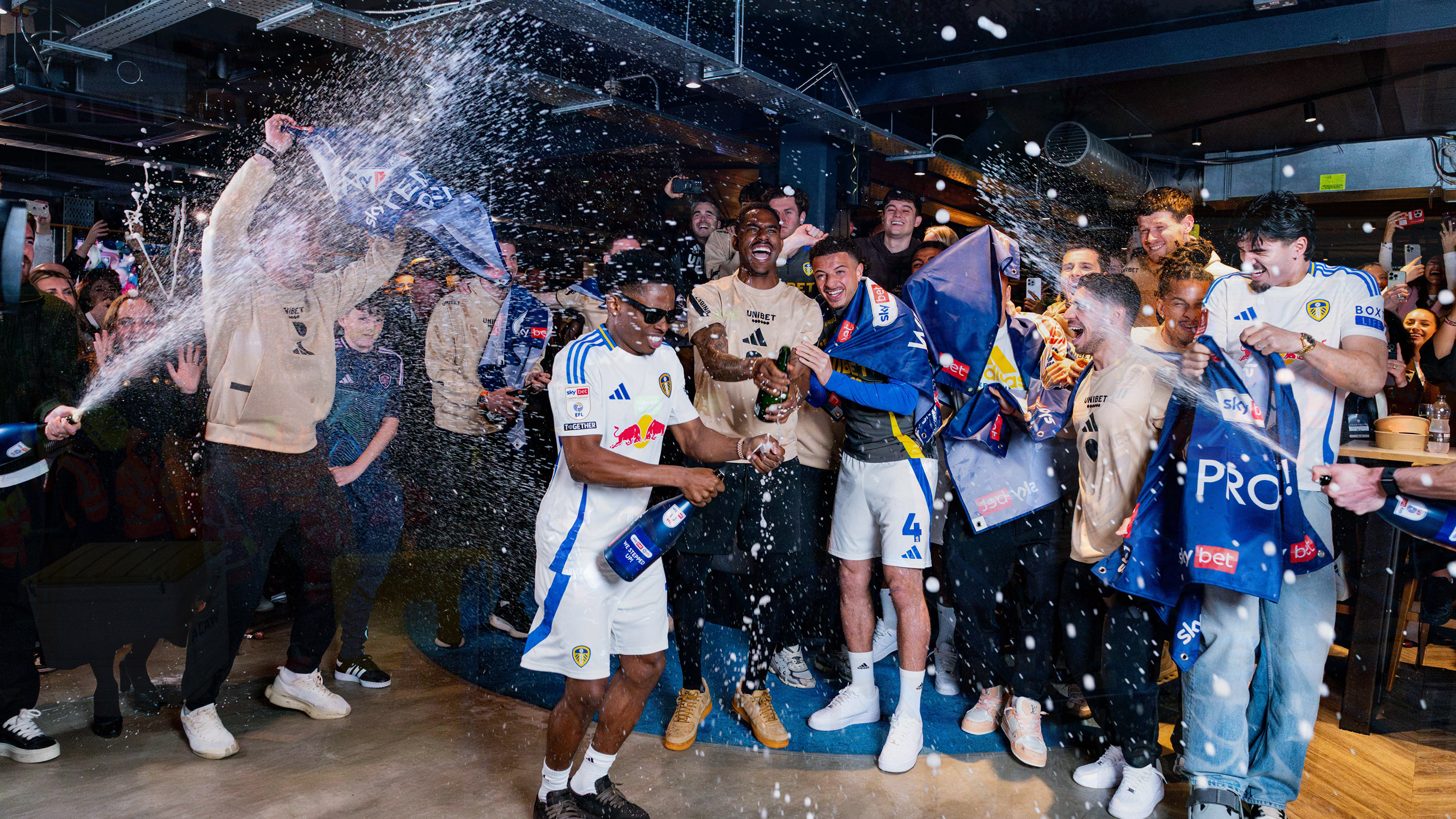 20 photos from Leeds United's promotion party - Leeds United