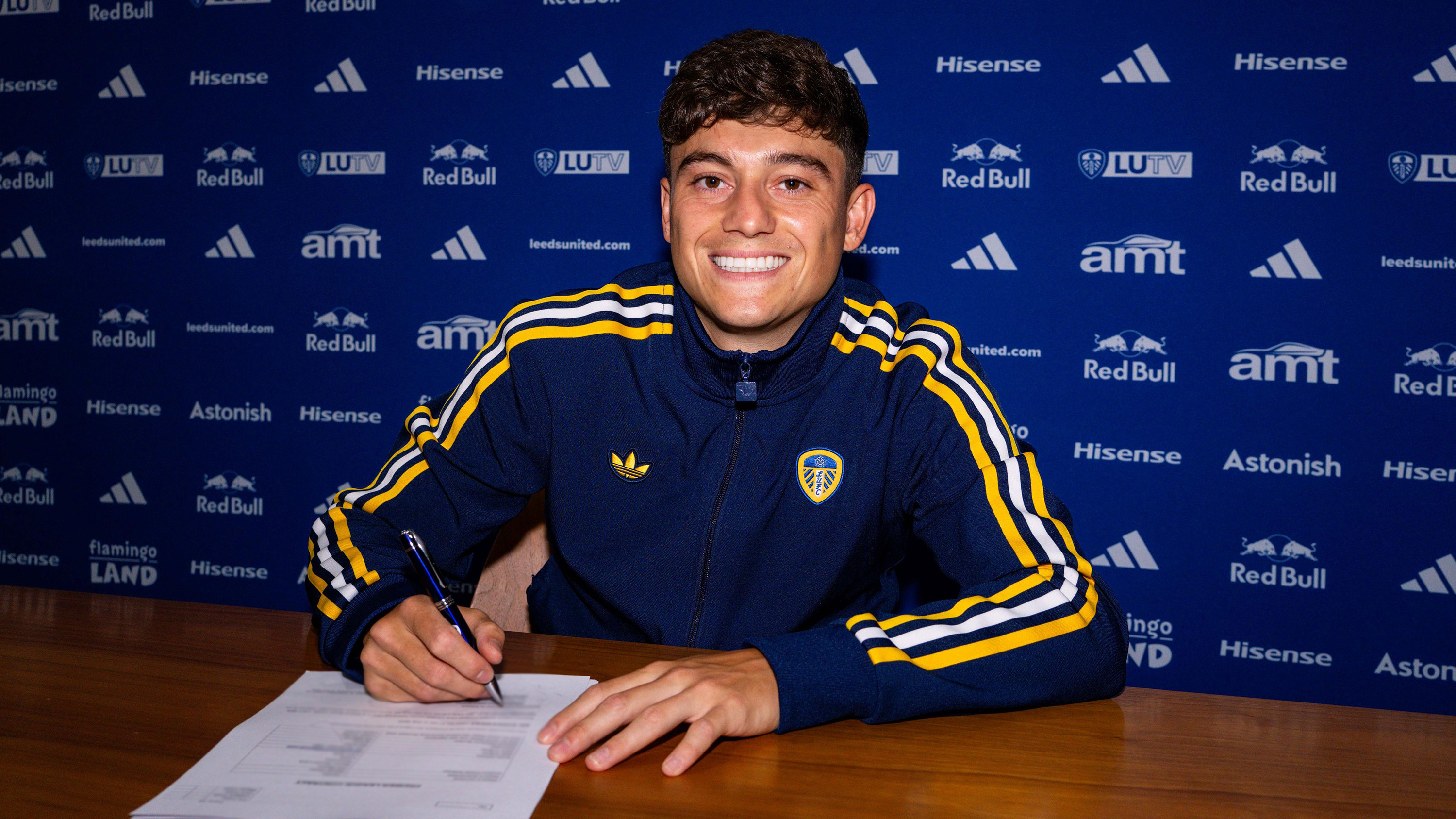 Dan James signs a new contract at Leeds United - Leeds United