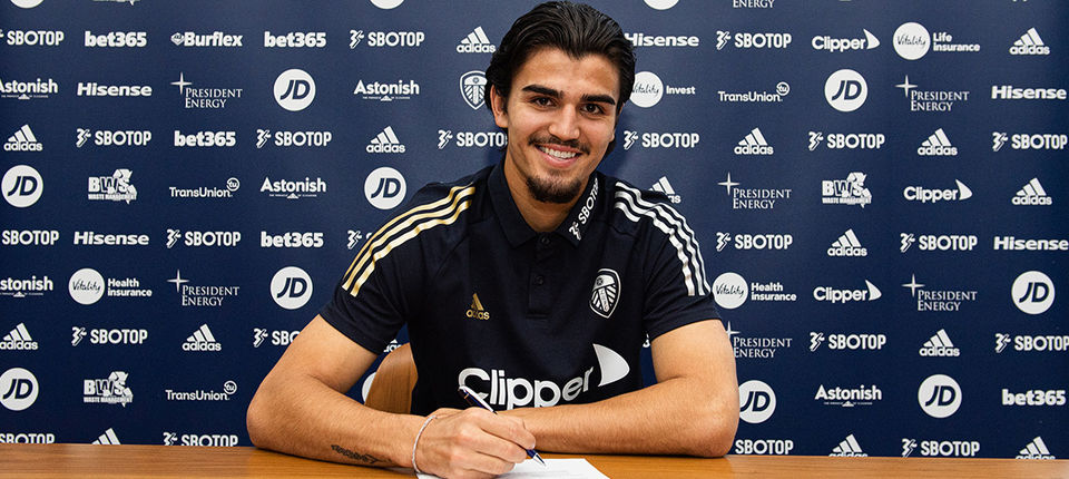 Pascal Struijk signs new deal - Leeds United