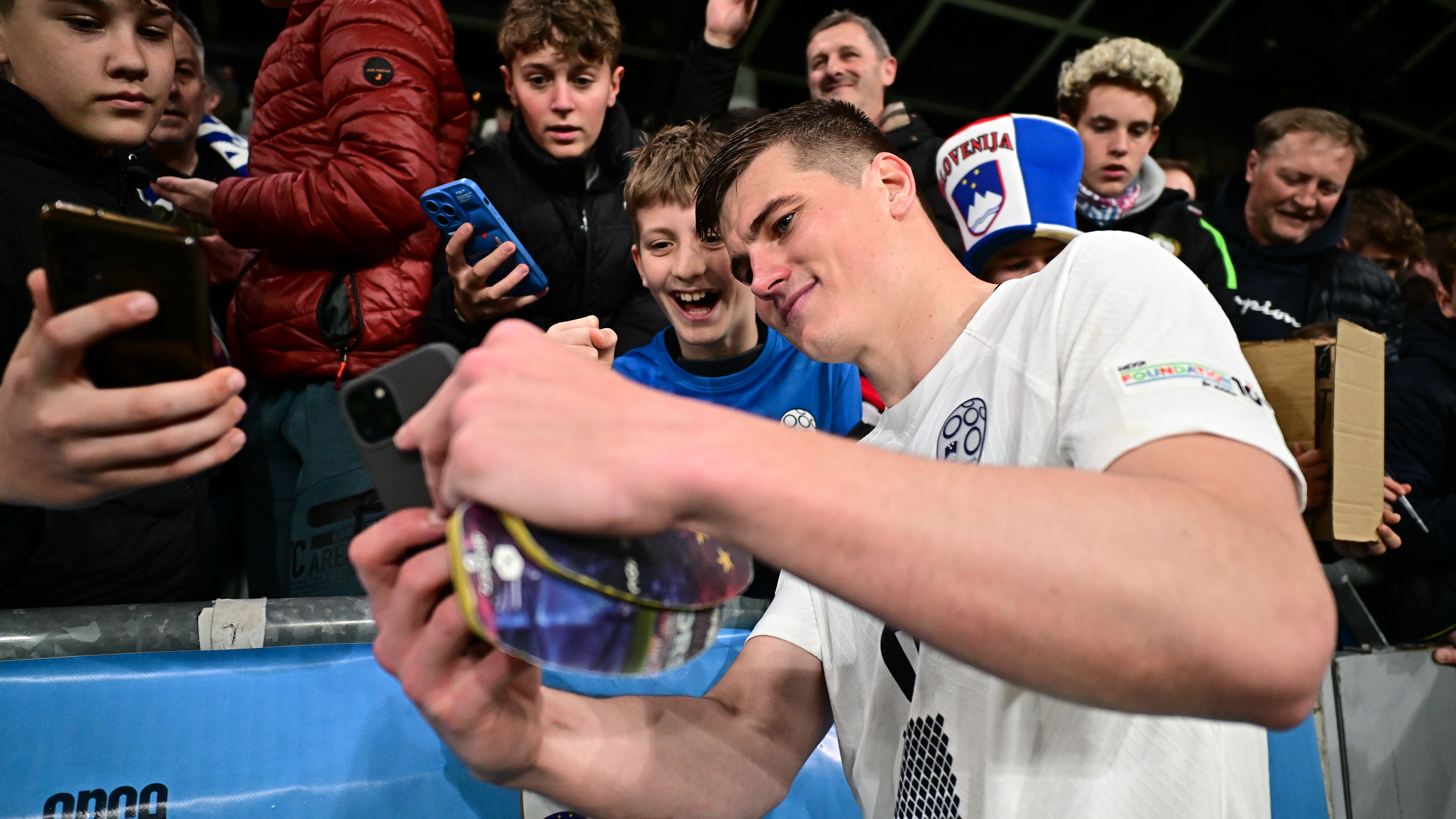 Jaka Bijol continues his clean sheet streak with Slovenia - Leeds United