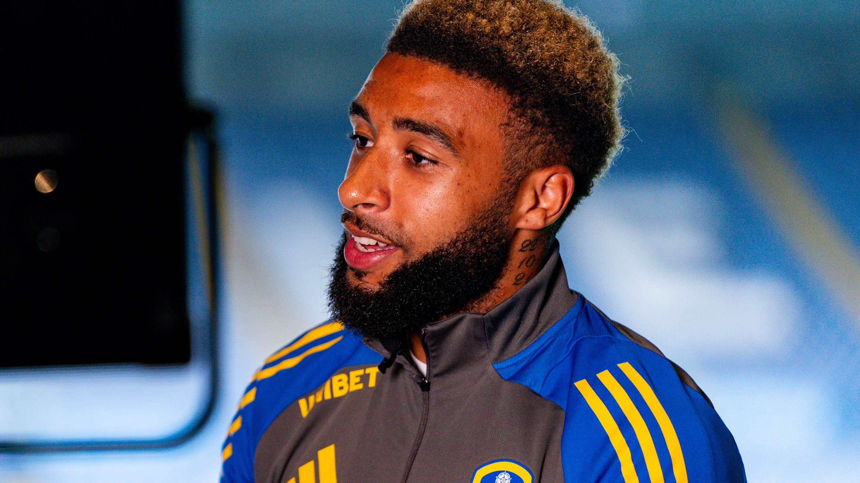 Watch the reveal video for our latest signing, Jayden Bogle! - Leeds United