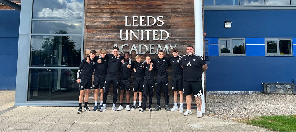 Foundation host young students at Thorp Arch - Leeds United