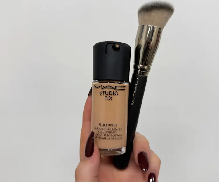 PSA: Powder Foundations Are Back. We Review M.A.C's Reformulated Studio Fix Powder (And Liquid ...