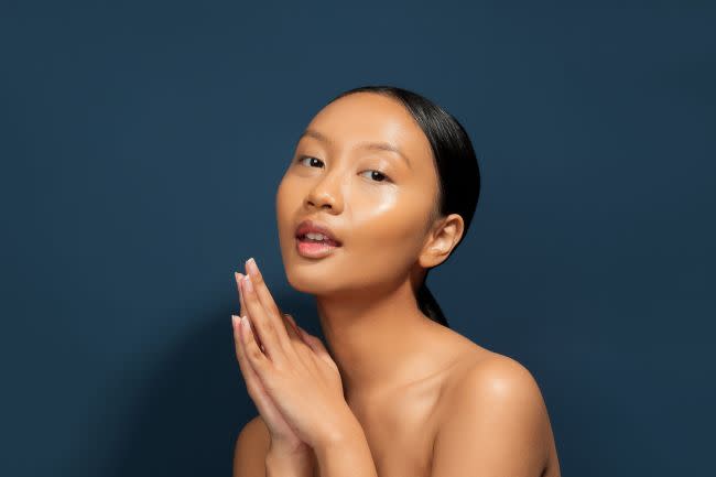 How To Apply Your Foundation When Your Face and Neck Are Different Colours