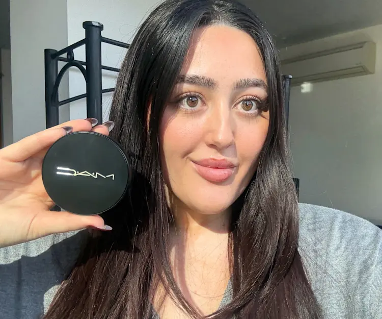 PSA: Powder Foundations Are Back. We Review M.A.C's Reformulated Studio Fix Powder (And Liquid ...
