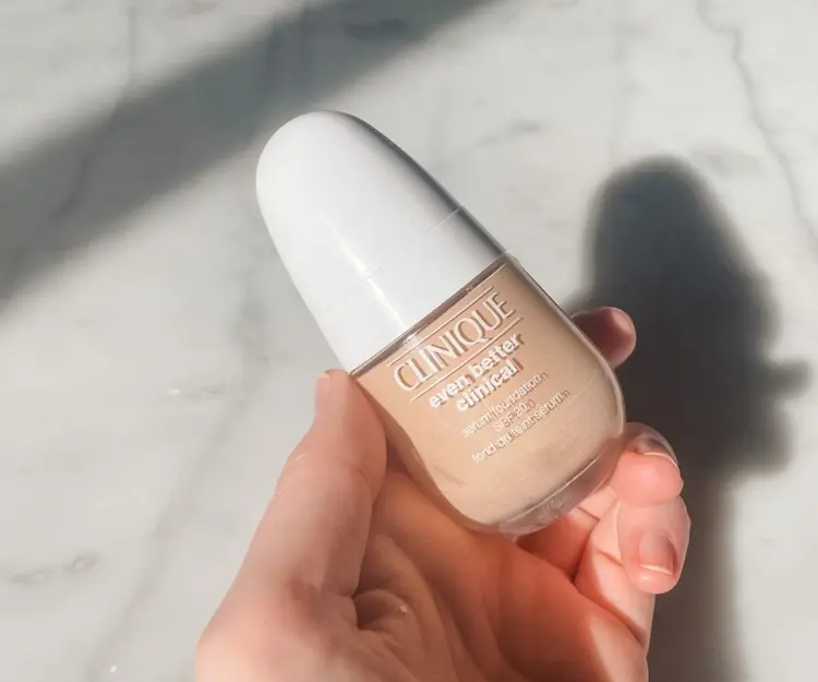 My Dry Skin Makeup Routine That Looks Dewy All Day (Even in Office Air Con)