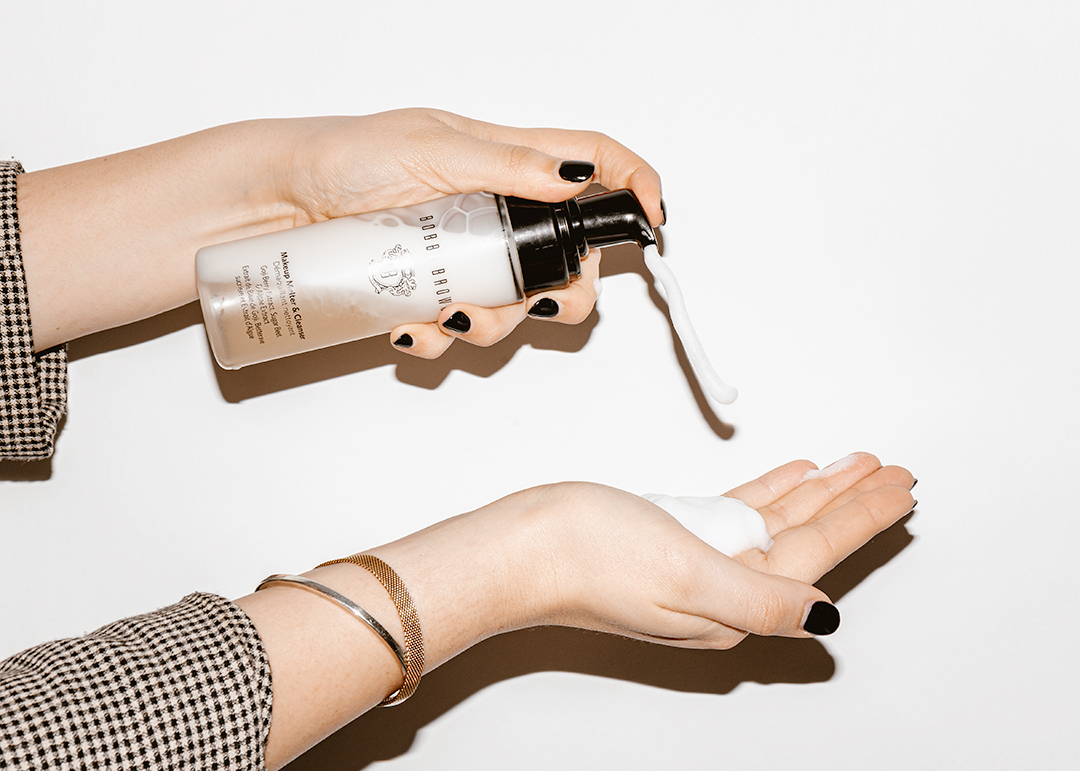 A Makeup Artist Shares Her Favourite Makeup Removing Cleanser