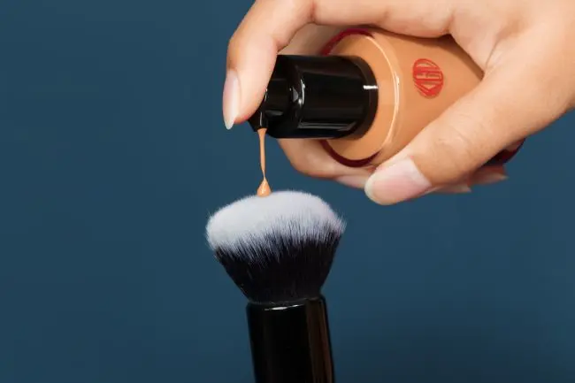 How To Apply Your Foundation When Your Face and Neck Are Different Colours
