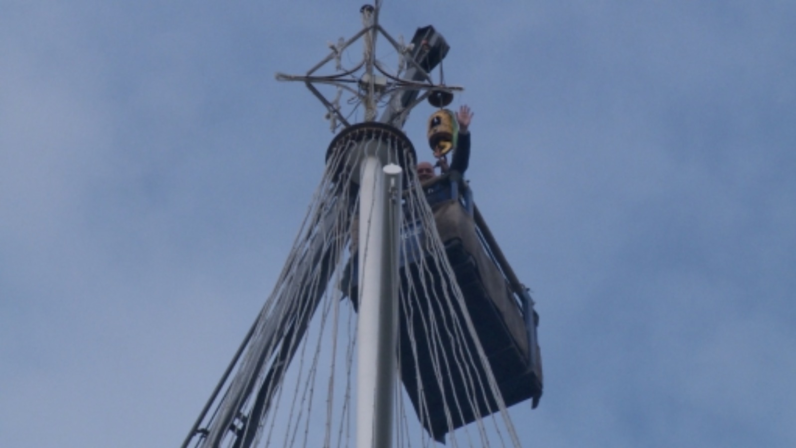 Guernsey's Chief Minister puts star on top of Rotary Tree of Joy | ITV ...