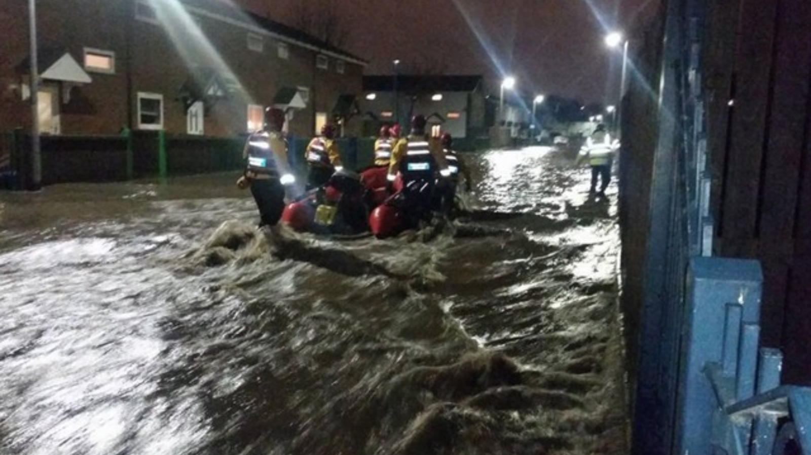 Firefighters have been praised for rescuing around 1,000 people from ...