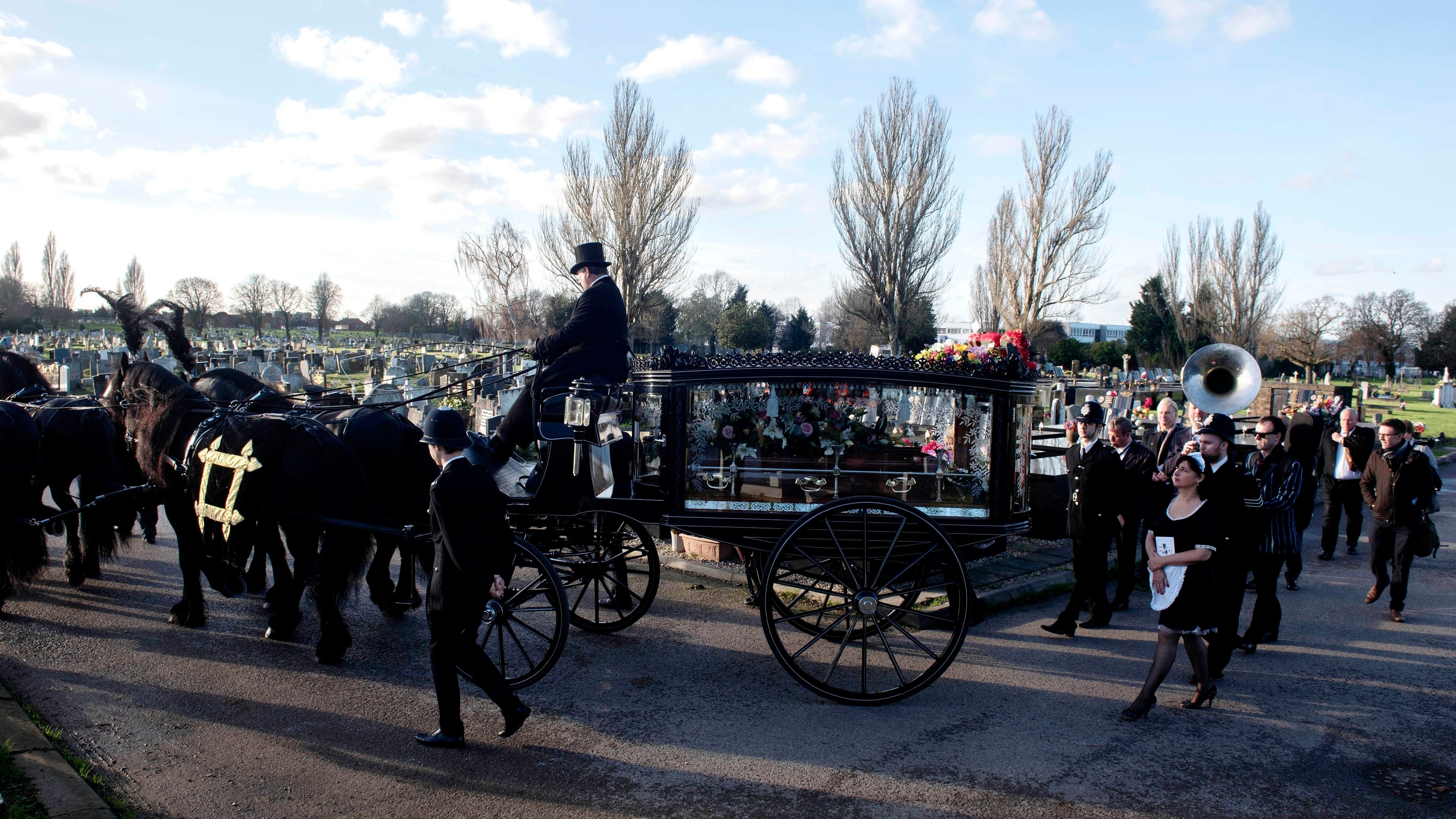 'Surprise - I'm alive!' Woman gatecrashes her own funeral after husband ...