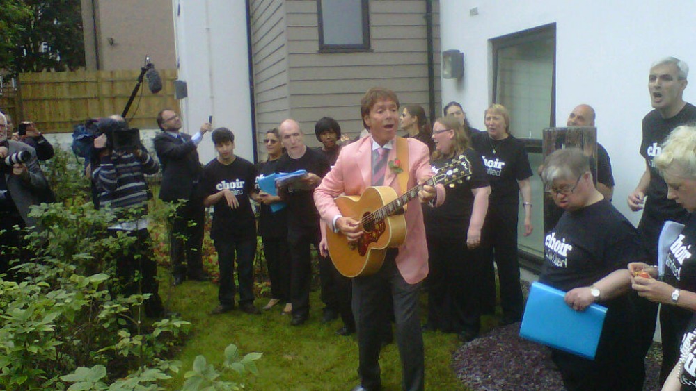 Cliff performs for charity | ITV News London