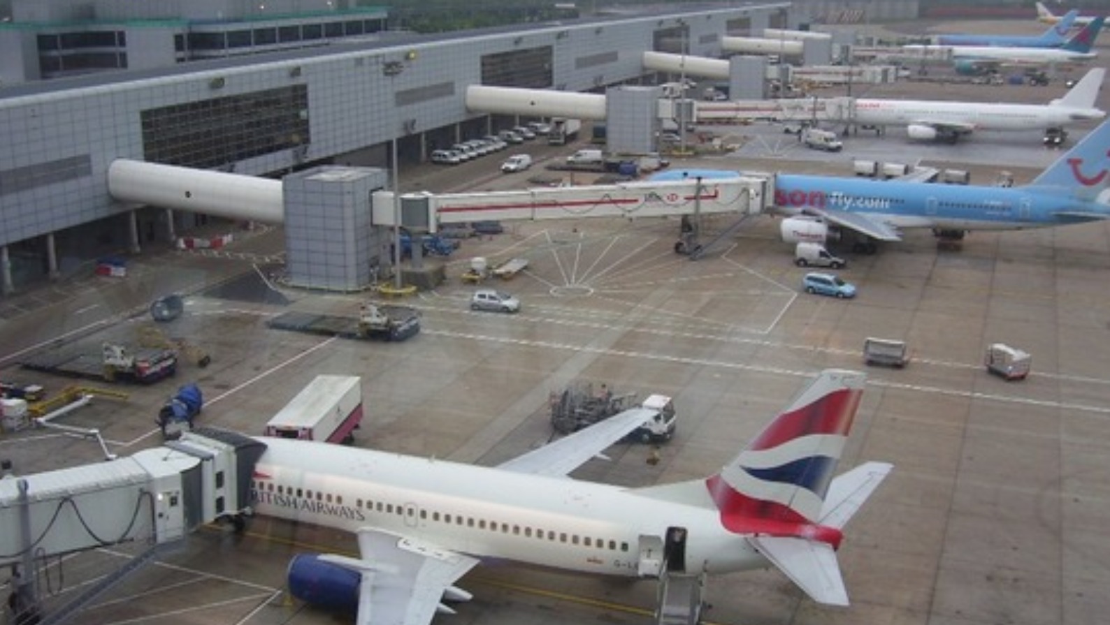 Man charged for breaching security and entering flight deck of plane ...