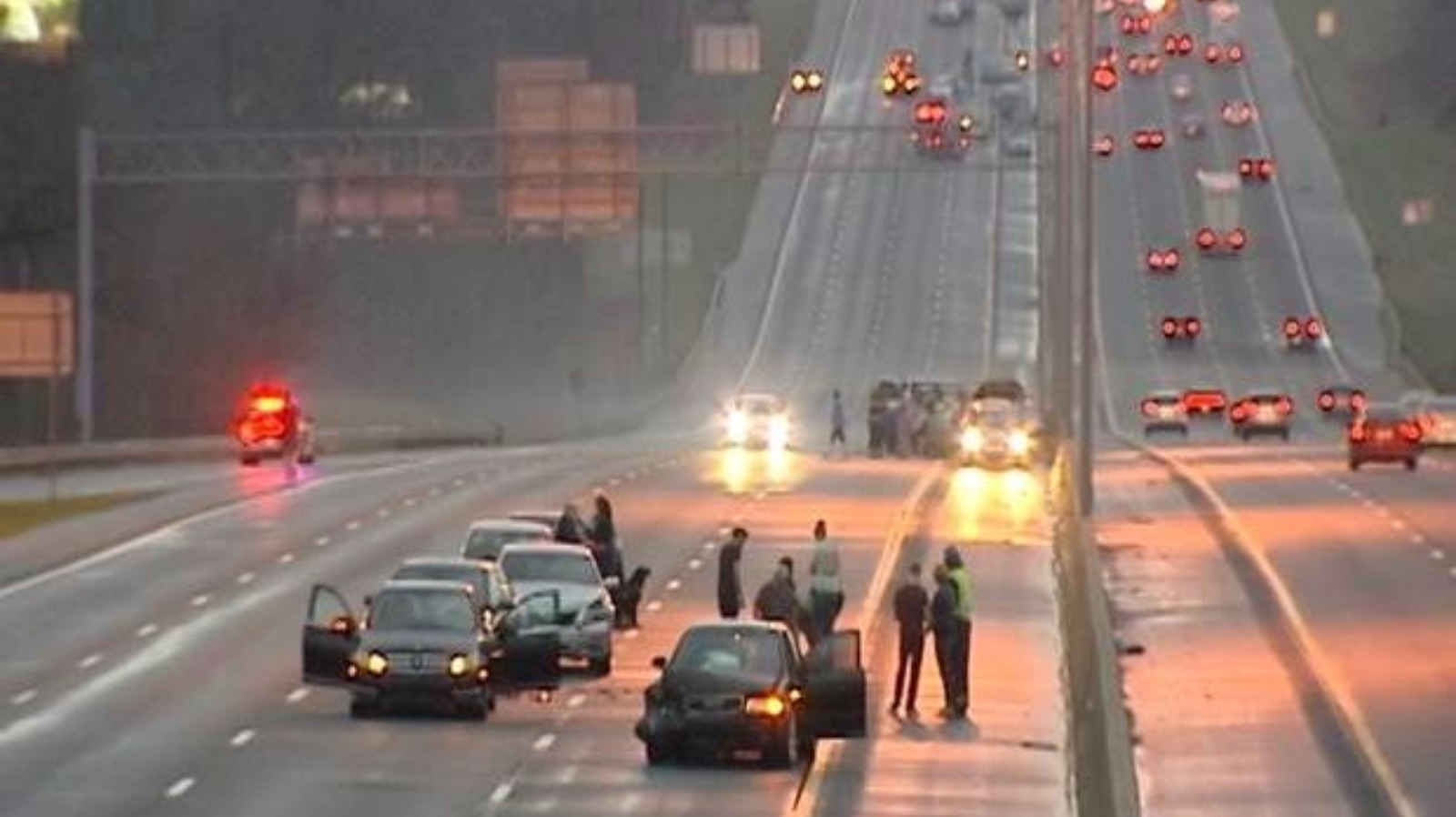 Nearly 100 cars pile up on US highway injuring 20 people | ITV News