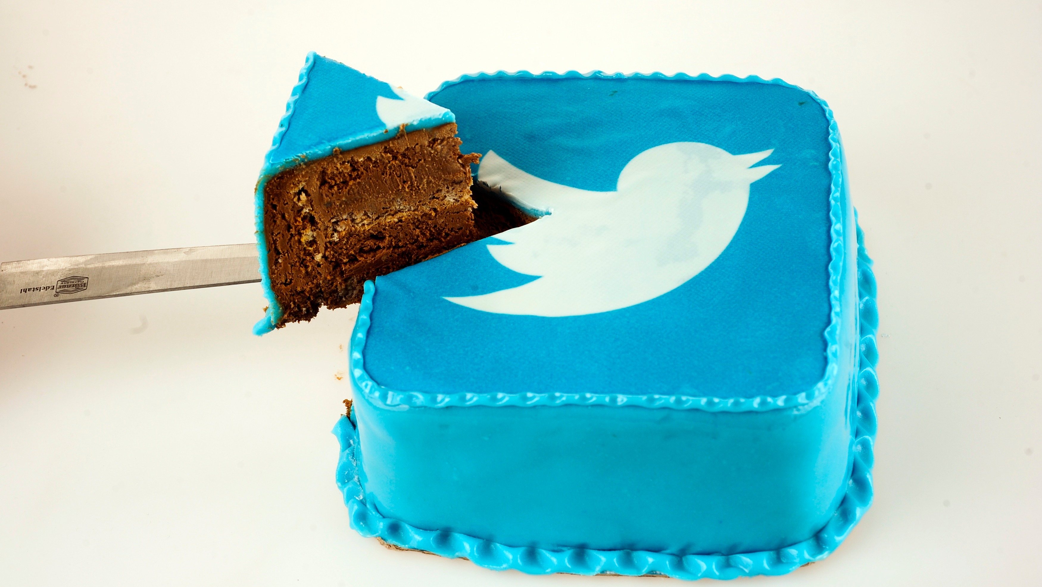 Twitter marks 10th anniversary: Memorable tweets from the past decade ...