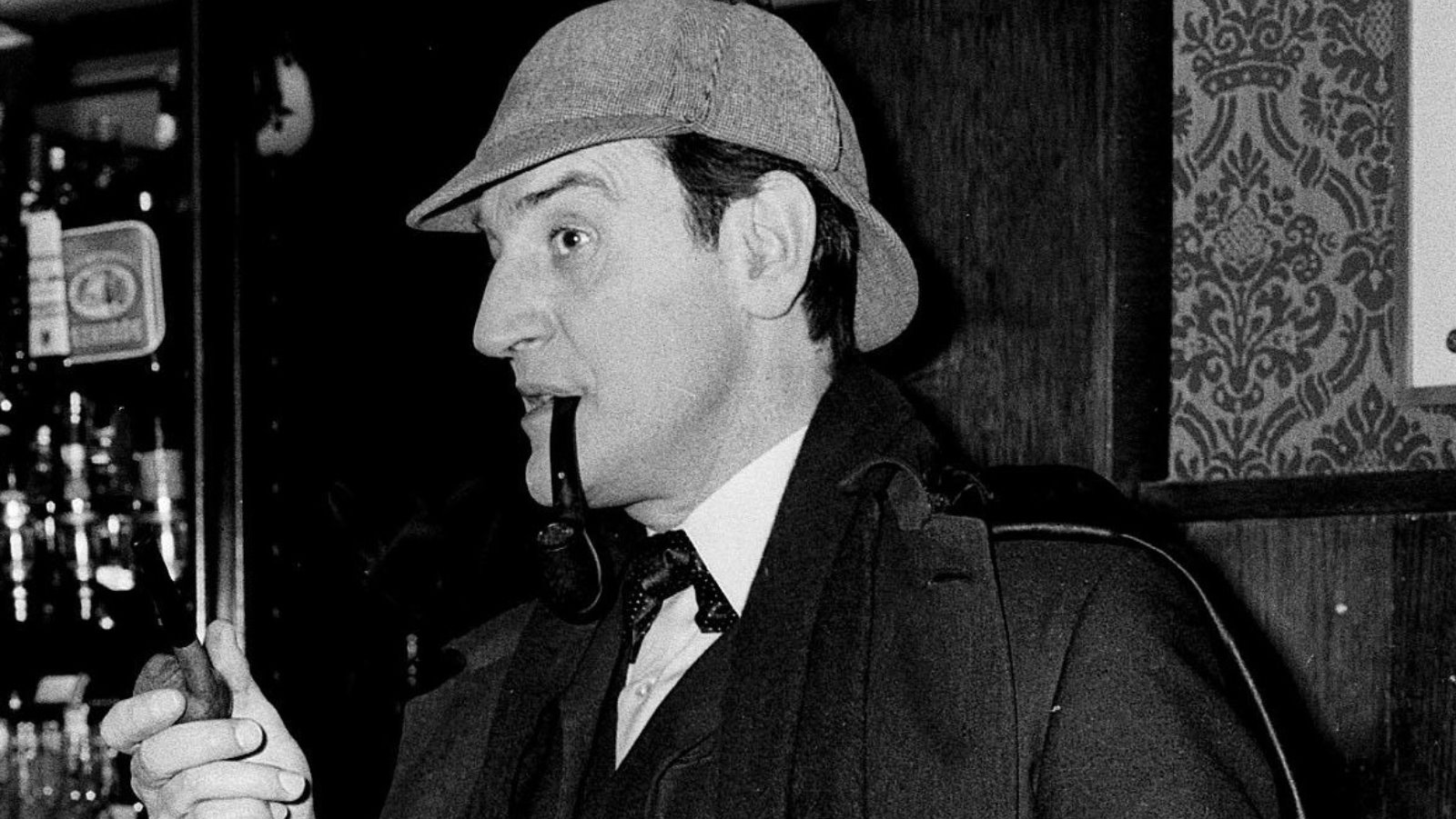 Sherlock Holmes actor Douglas Wilmer dies aged 96 | ITV News