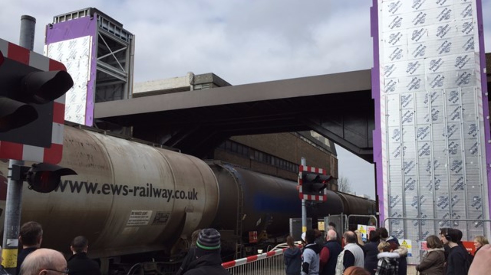 New Lincoln rail crossing approved | ITV News Calendar