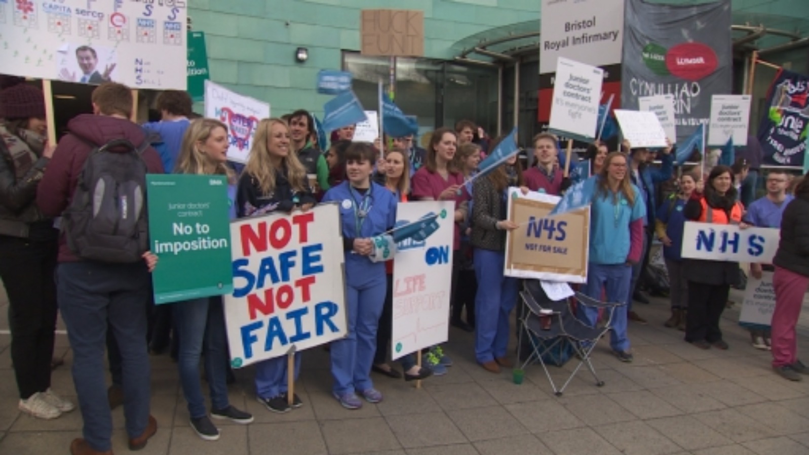 Junior doctors set to begin second day of all-out strike | ITV News ...